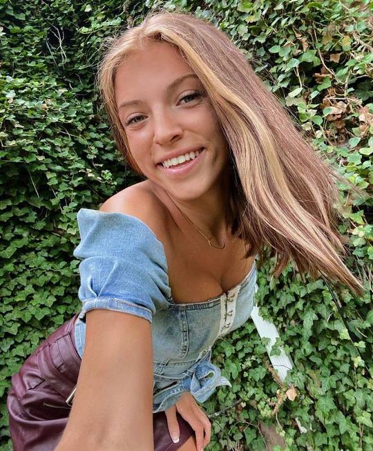 Cassidy Cauley Scrolller