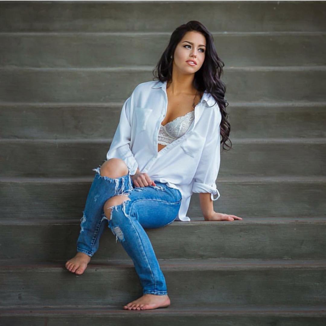 Casual beauty | Scrolller