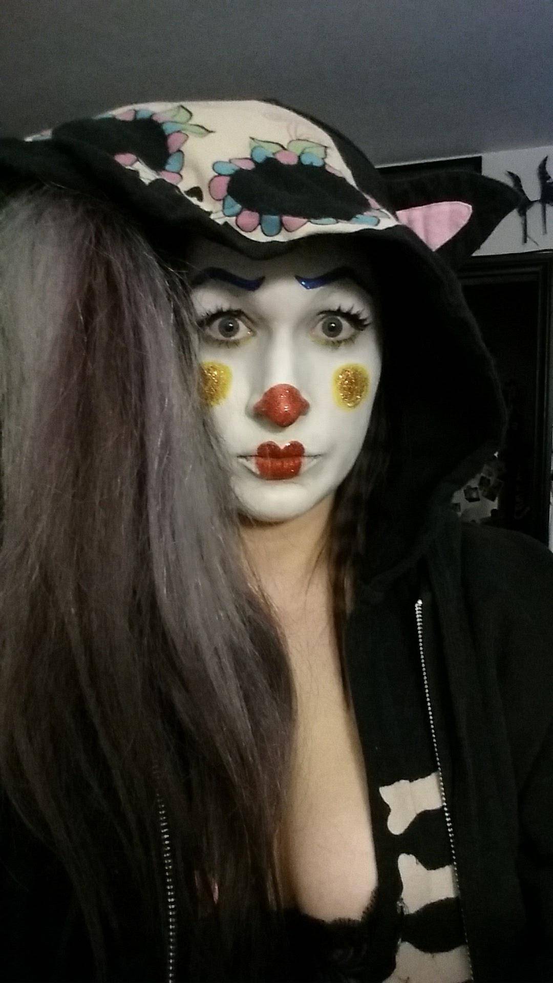 Casual clown | Scrolller