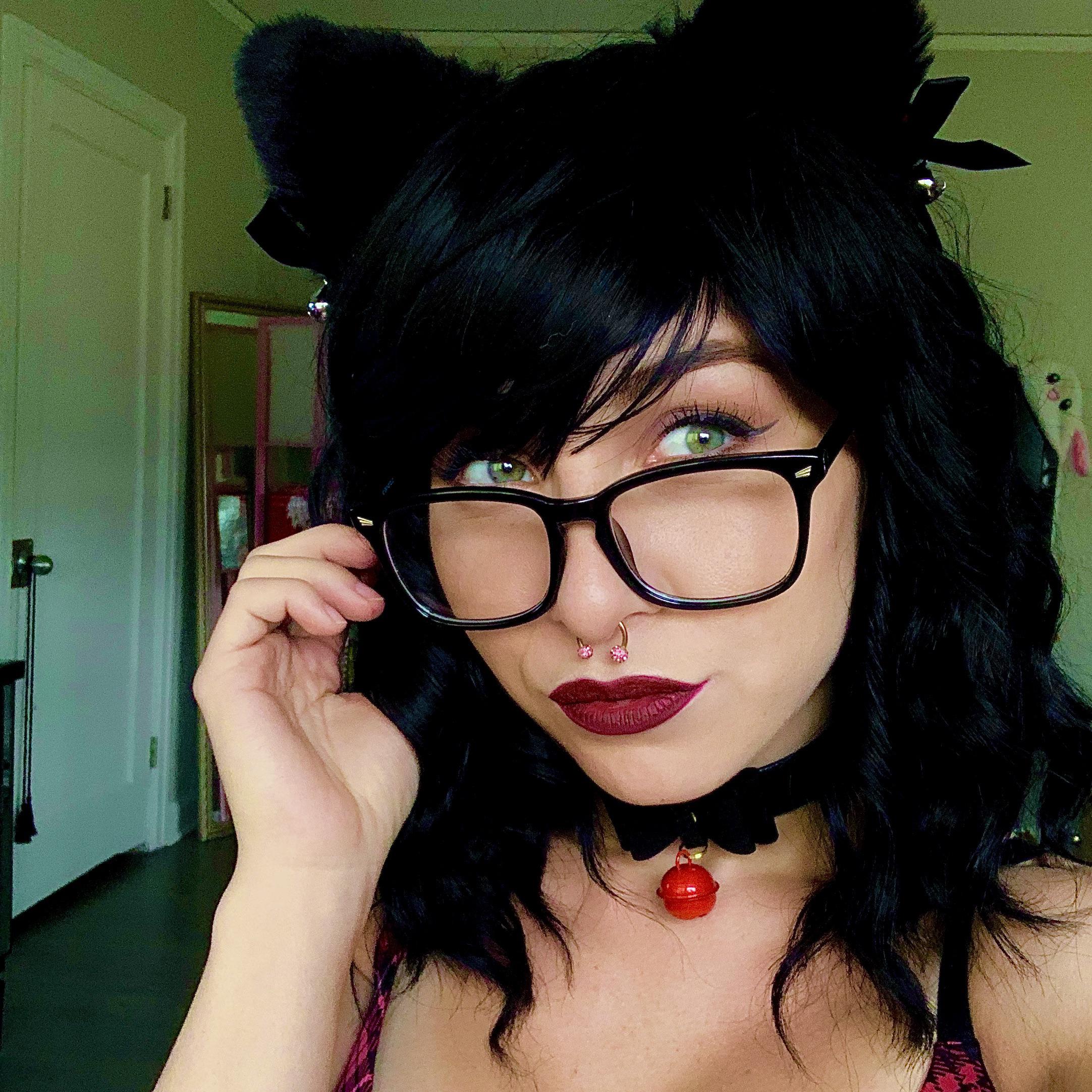 Cat got your tongue? 🐱 | Scrolller