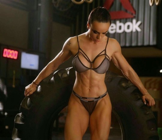 Catia Isabel | Scrolller