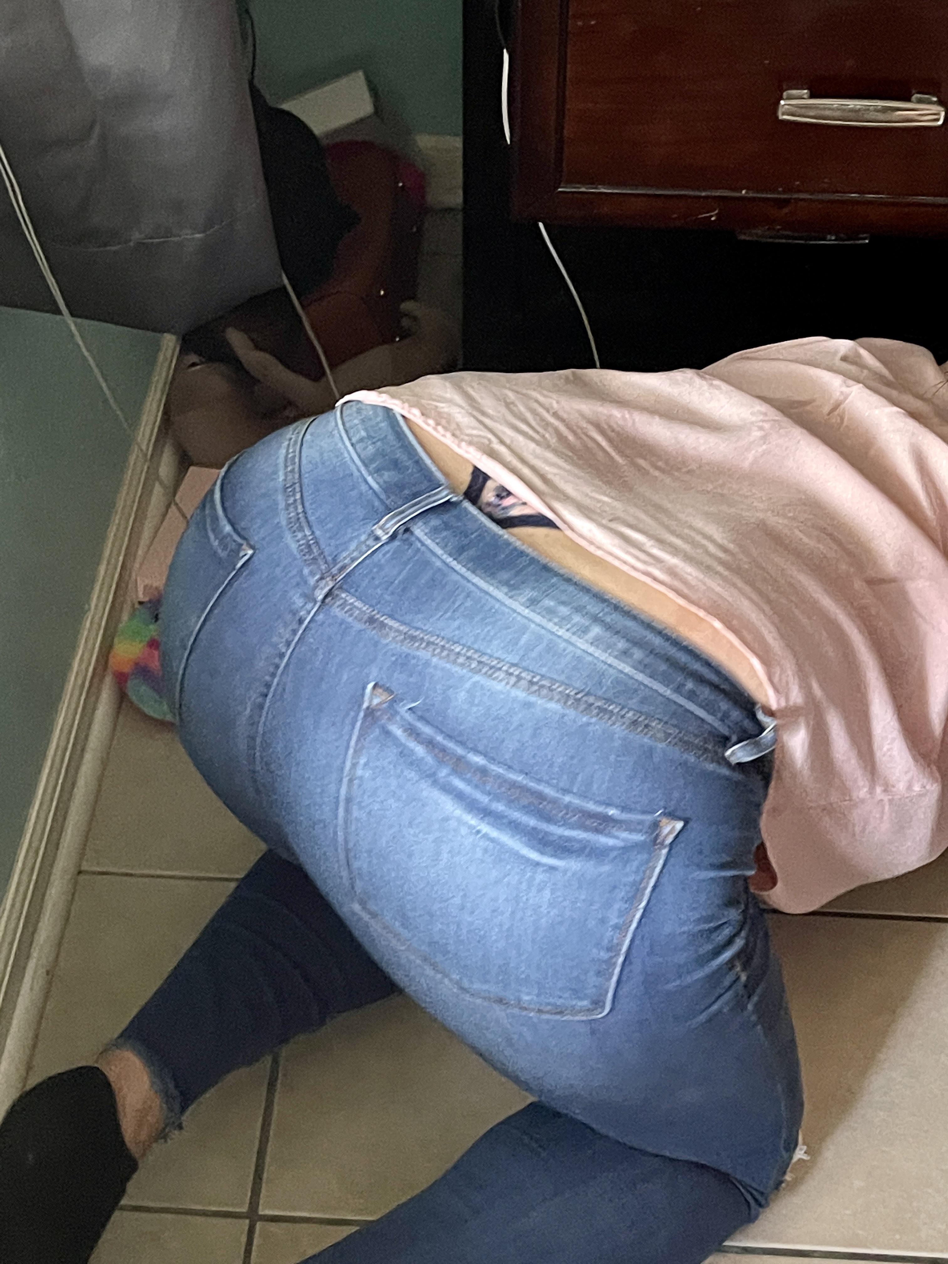 Caught the wife’s tail | Scrolller