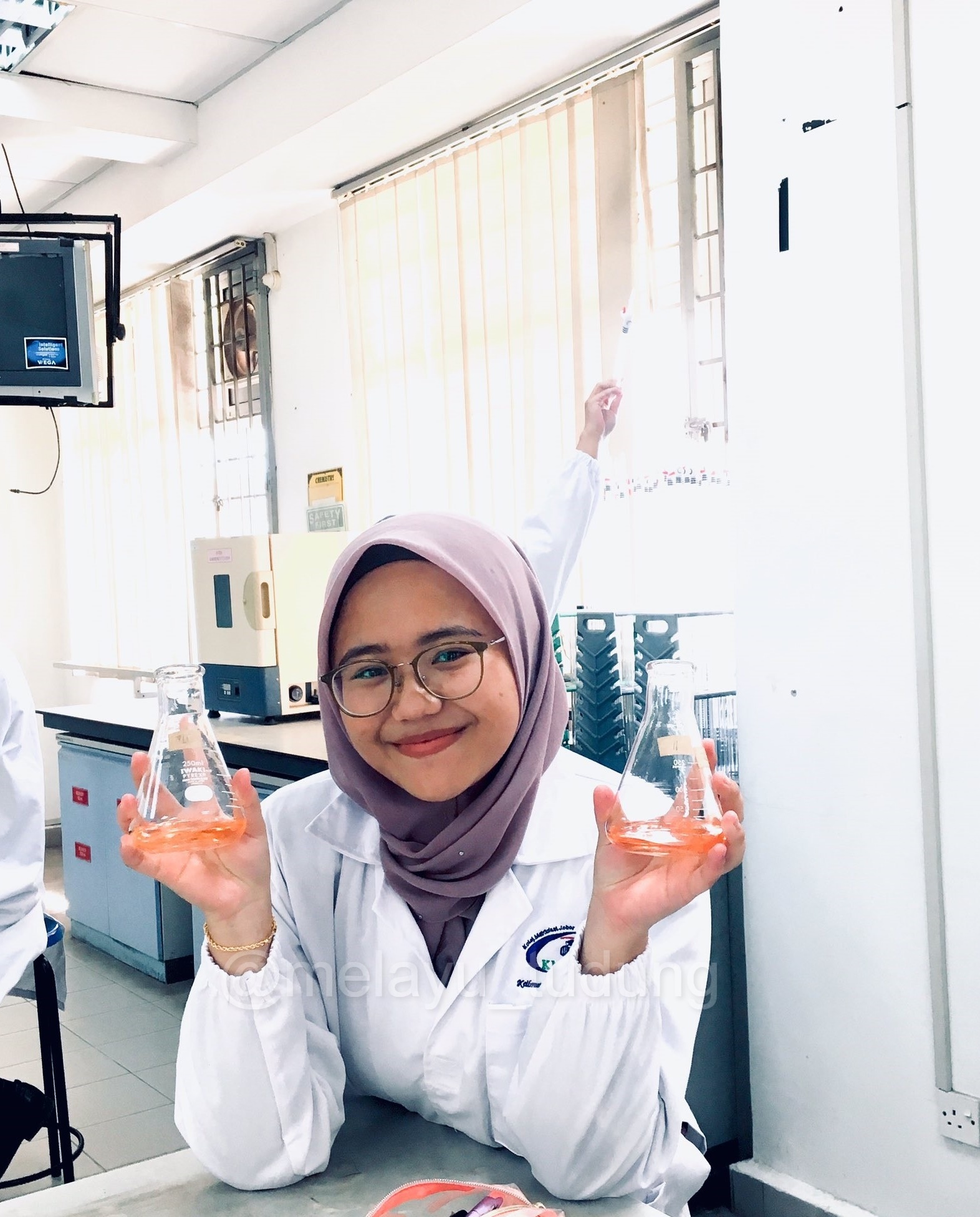 Cek Comments | Scrolller