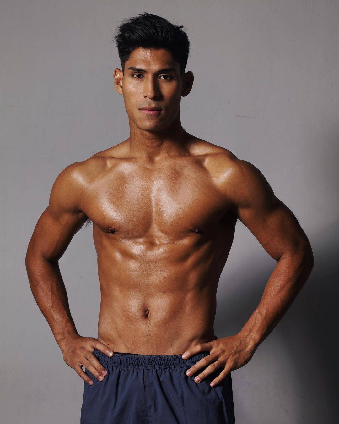 [celeb] Bronze Filipino hunk Mauro Lumba | Scrolller