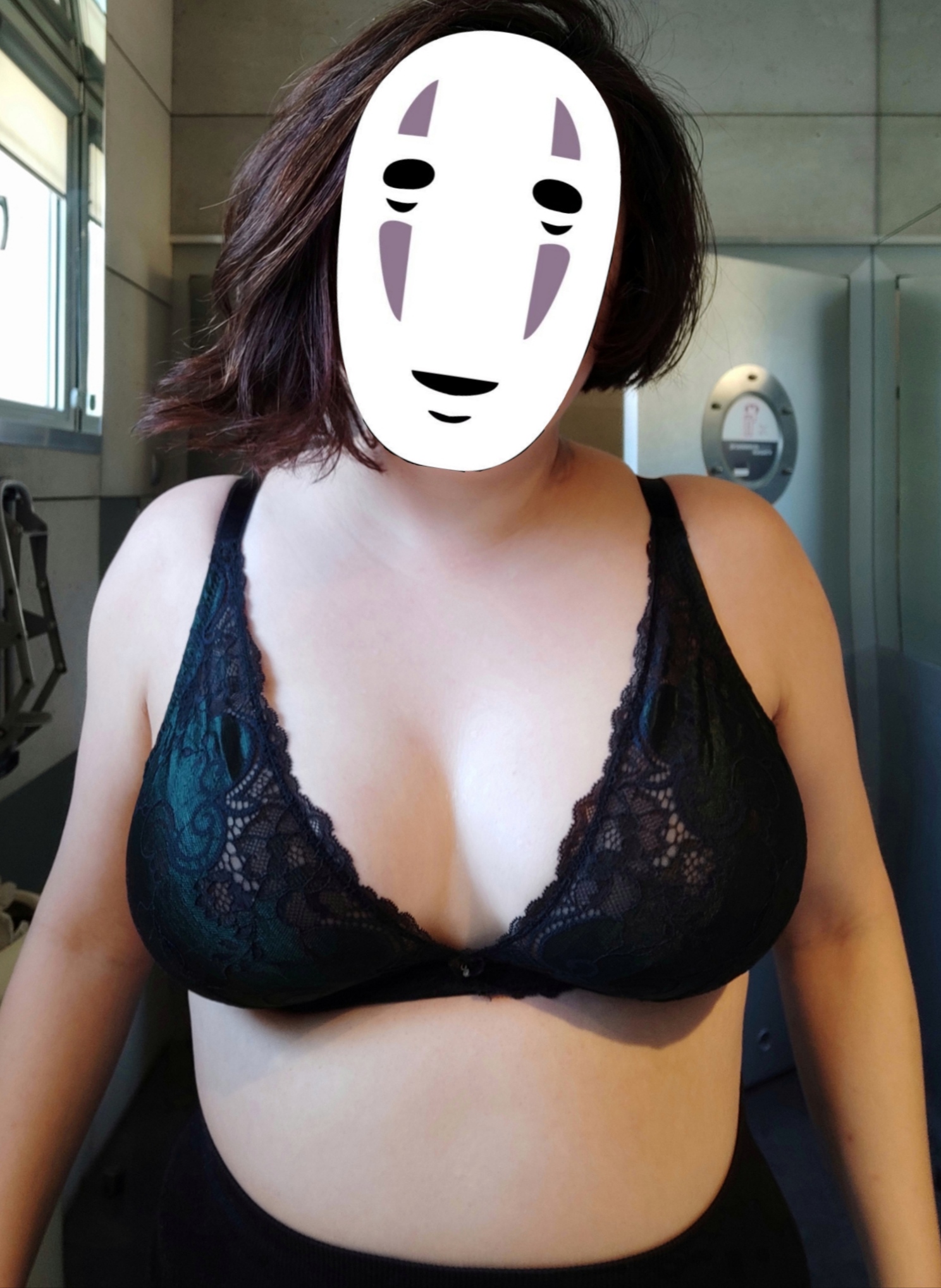 Change velvet and lace triangle bra, 75 H | Scrolller