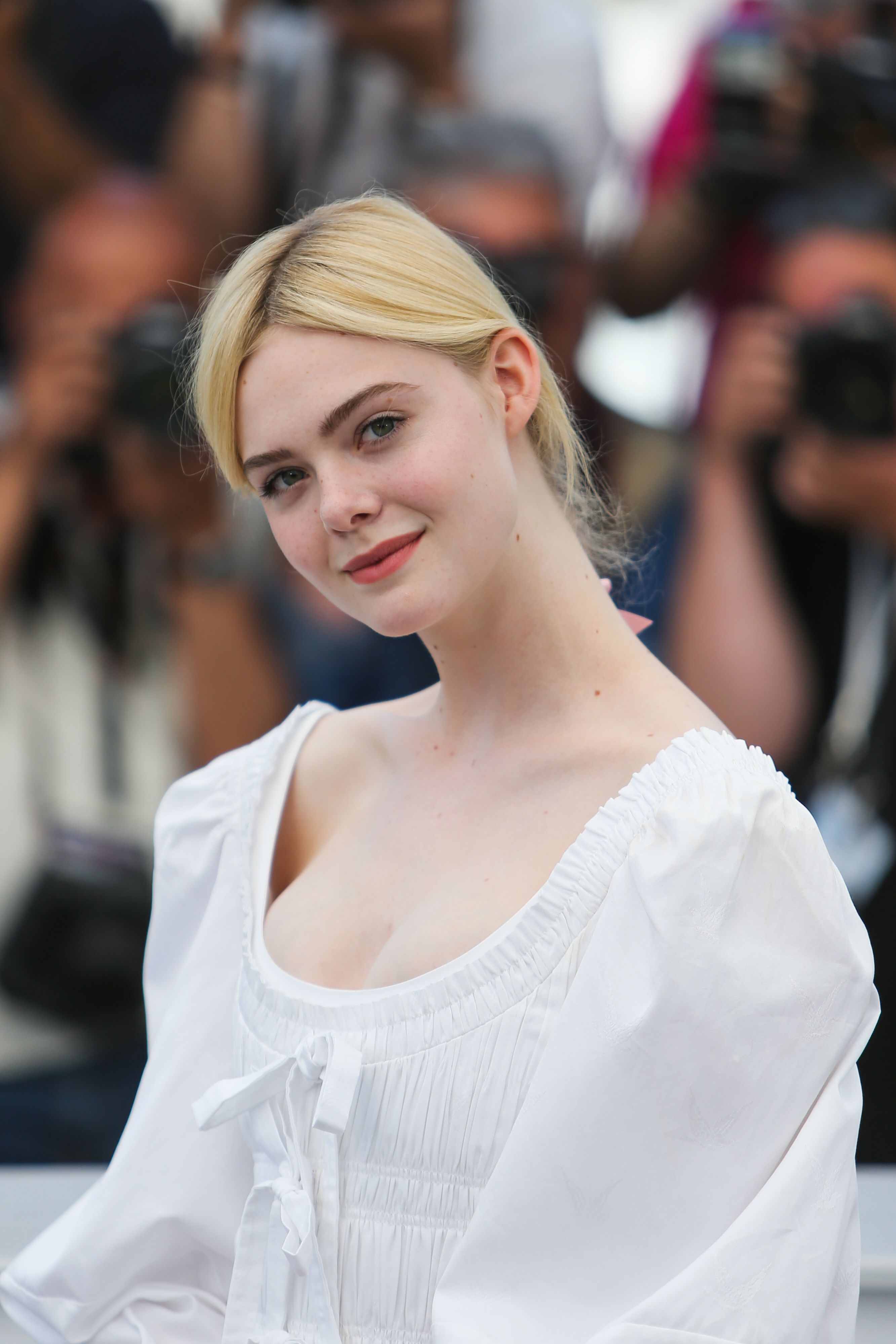 Check the lumps on Elle Fanning | Scrolller