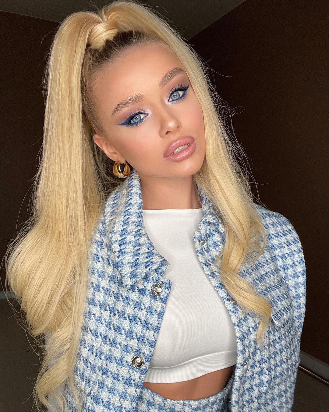 Checkered Blue | Scrolller