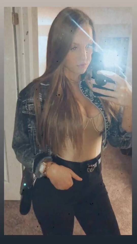 Checking herself out in the mirror | Scrolller