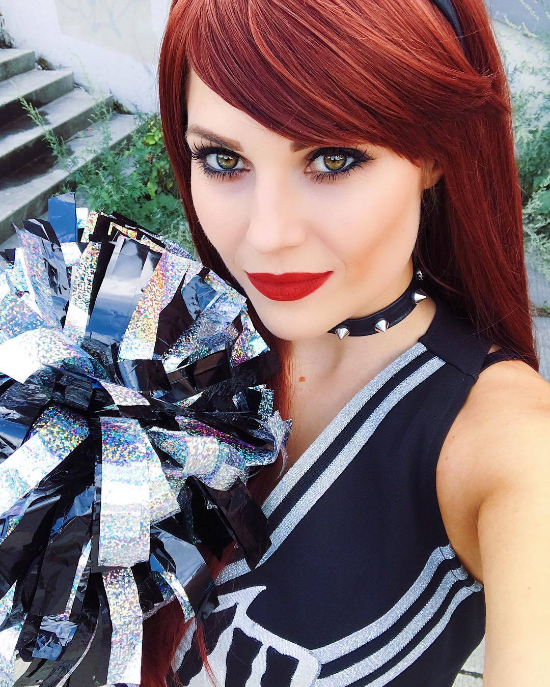 Cheerleader Selfie Scrolller