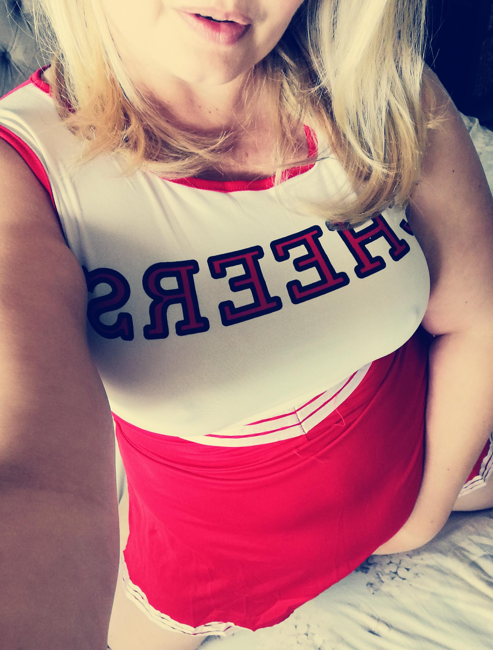 Cheers for the weekend [OC] 💋 | Scrolller