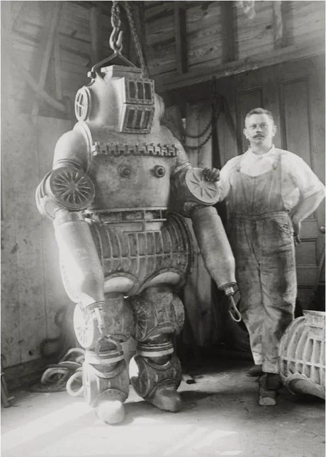 Chester E. McDuffee’s patented diving suit, 1911 | Scrolller