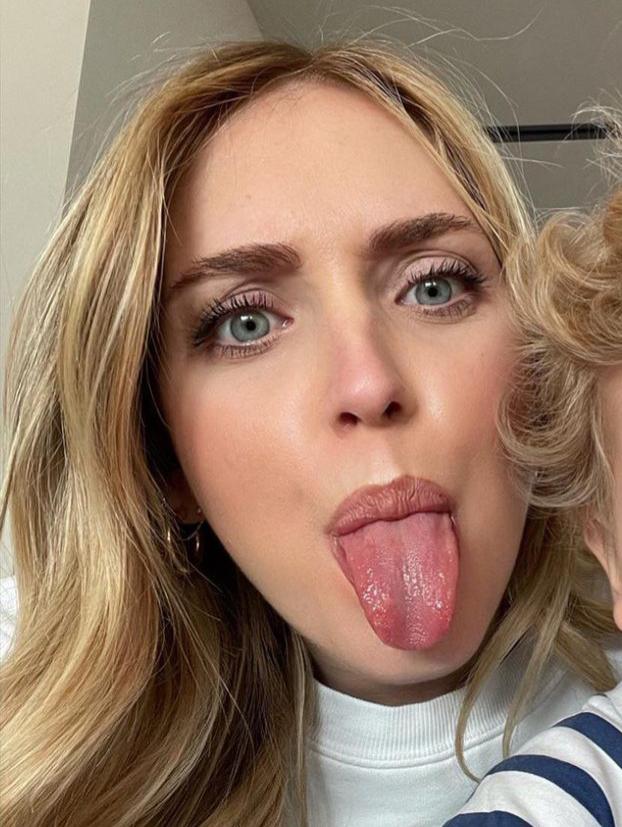 Chiara Ferragni pink tongue | Scrolller