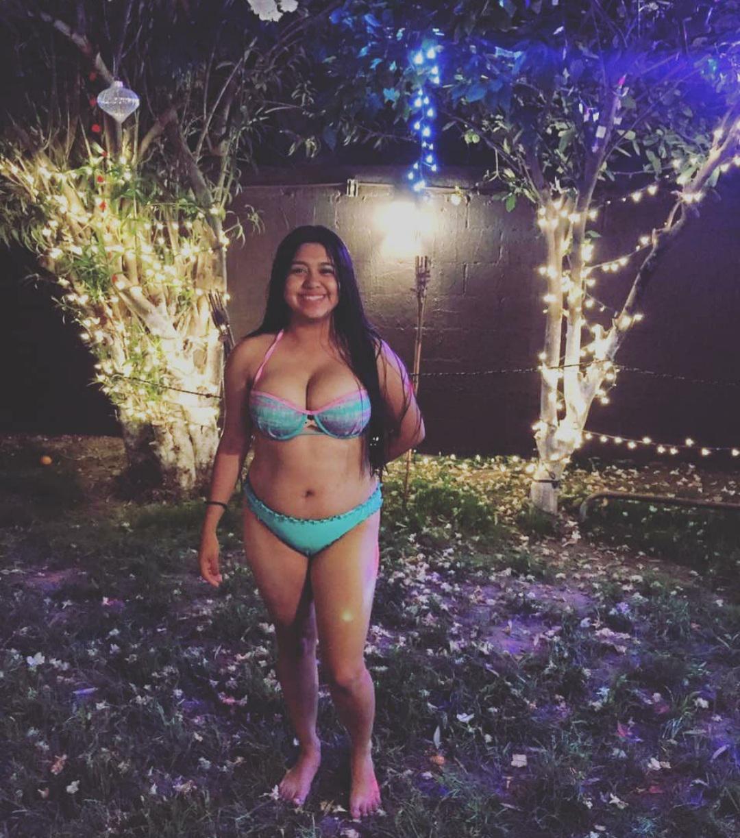 Chica linda | Scrolller