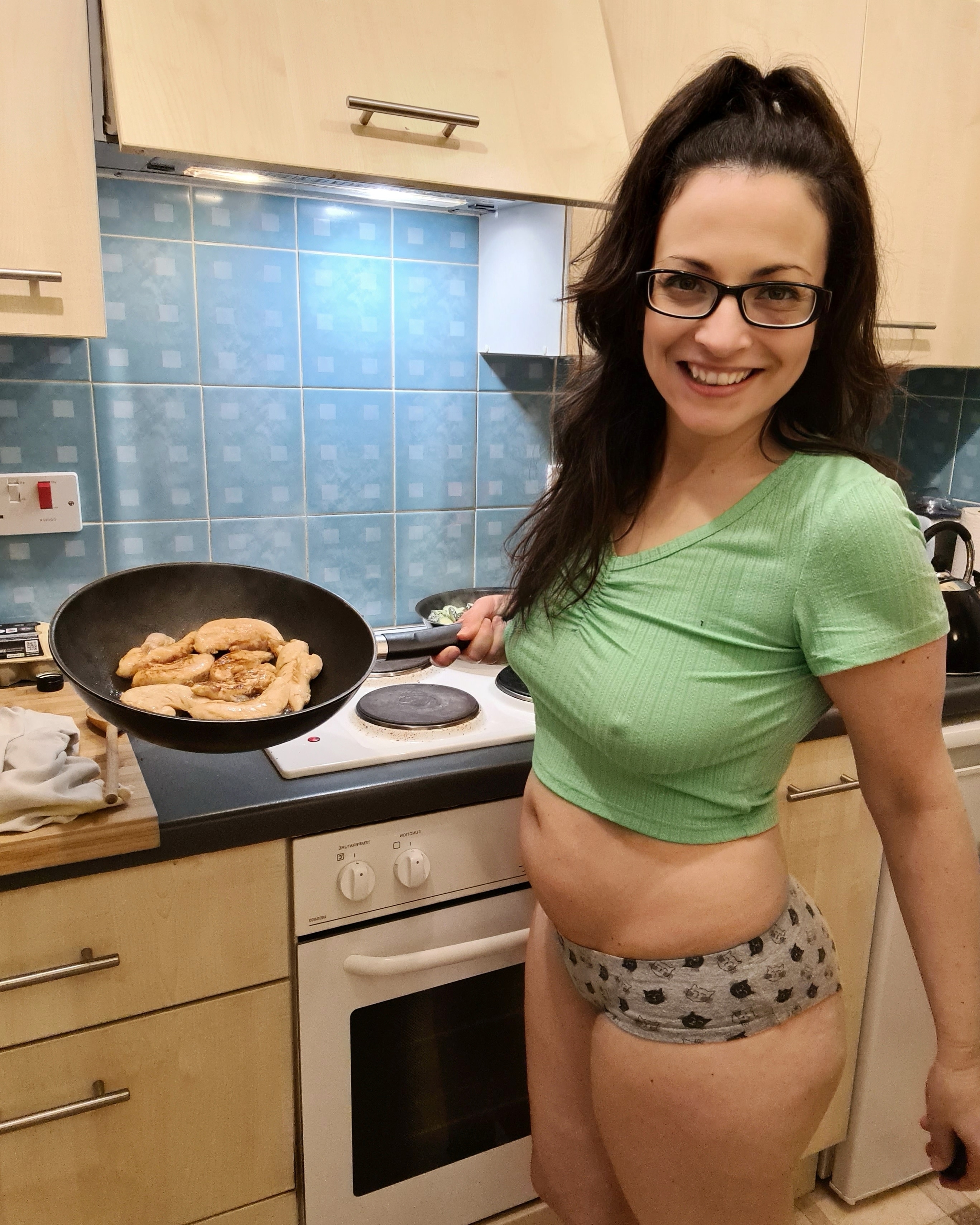 Chicken is ready! Want some? 41F | Scrolller