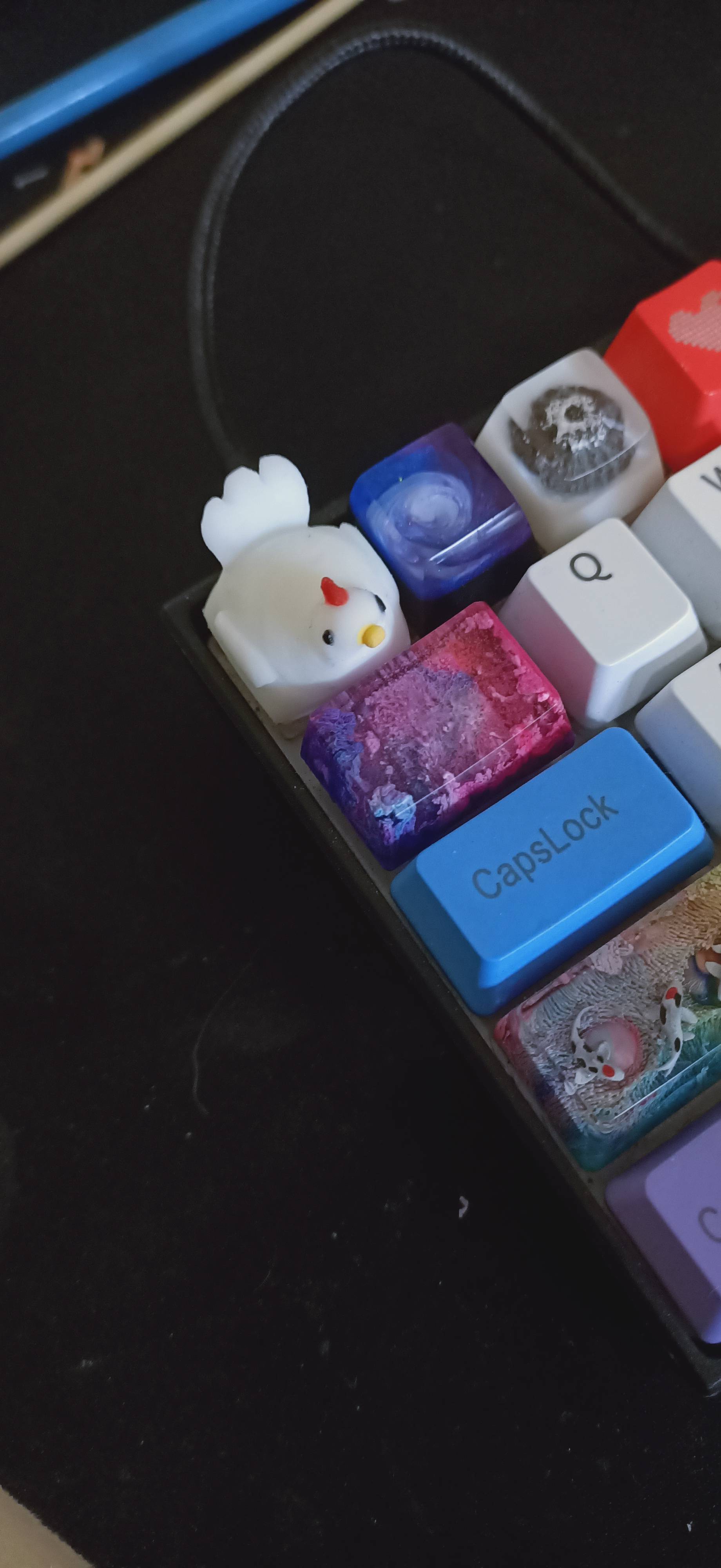 Chicken keycap | Scrolller
