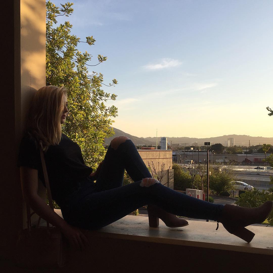 Chillin' on a ledge | Scrolller