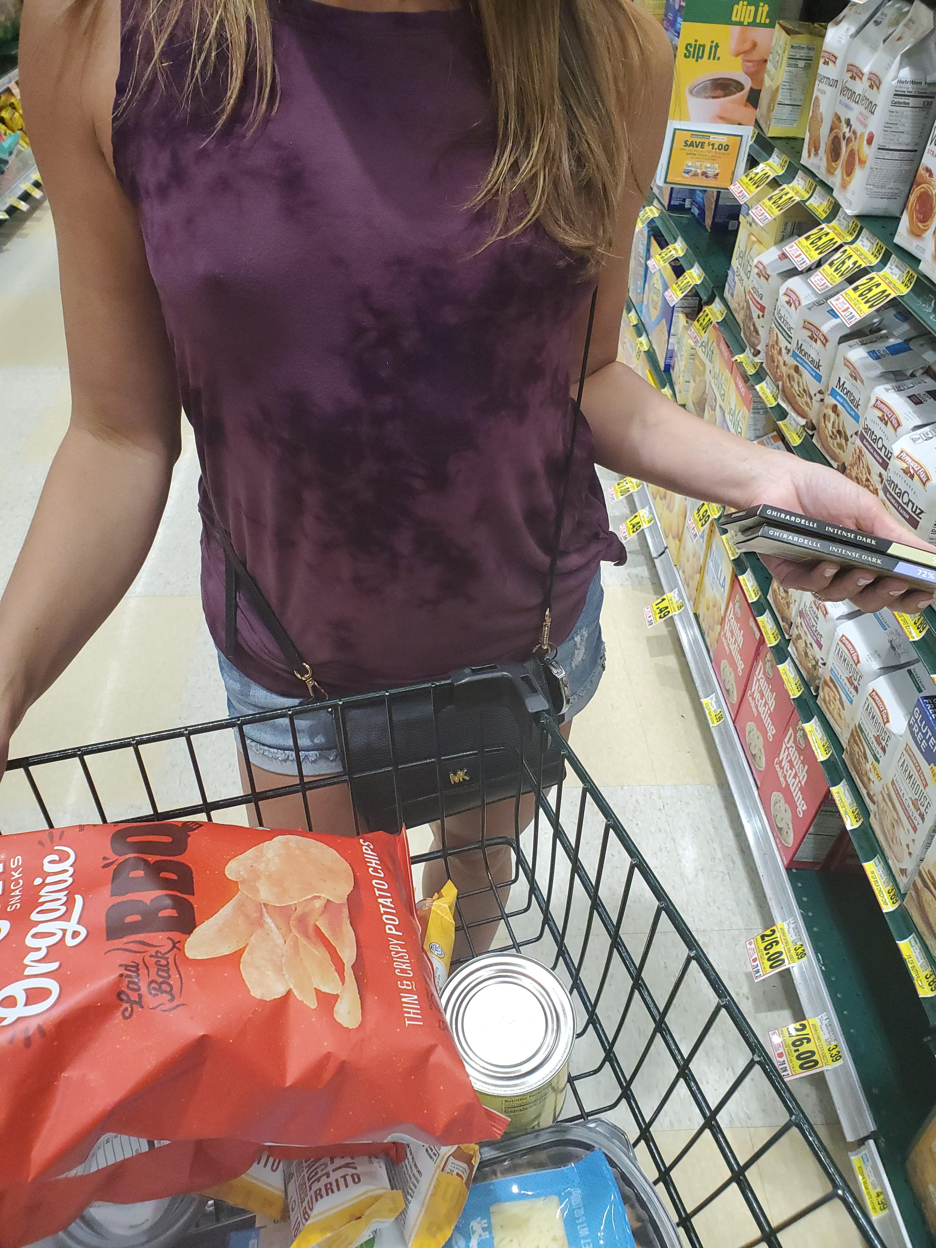 Chilly in the market... | Scrolller