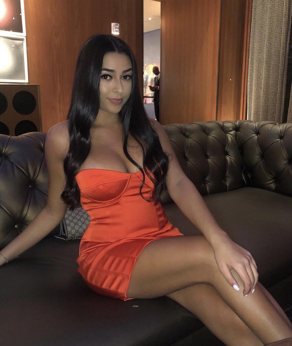 Chinese Hottie Night Out | Scrolller