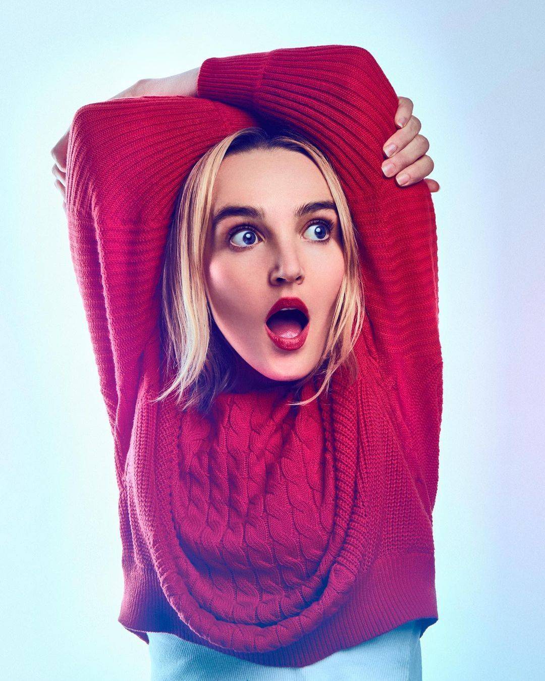 Chloe Fineman Angel Face Scrolller