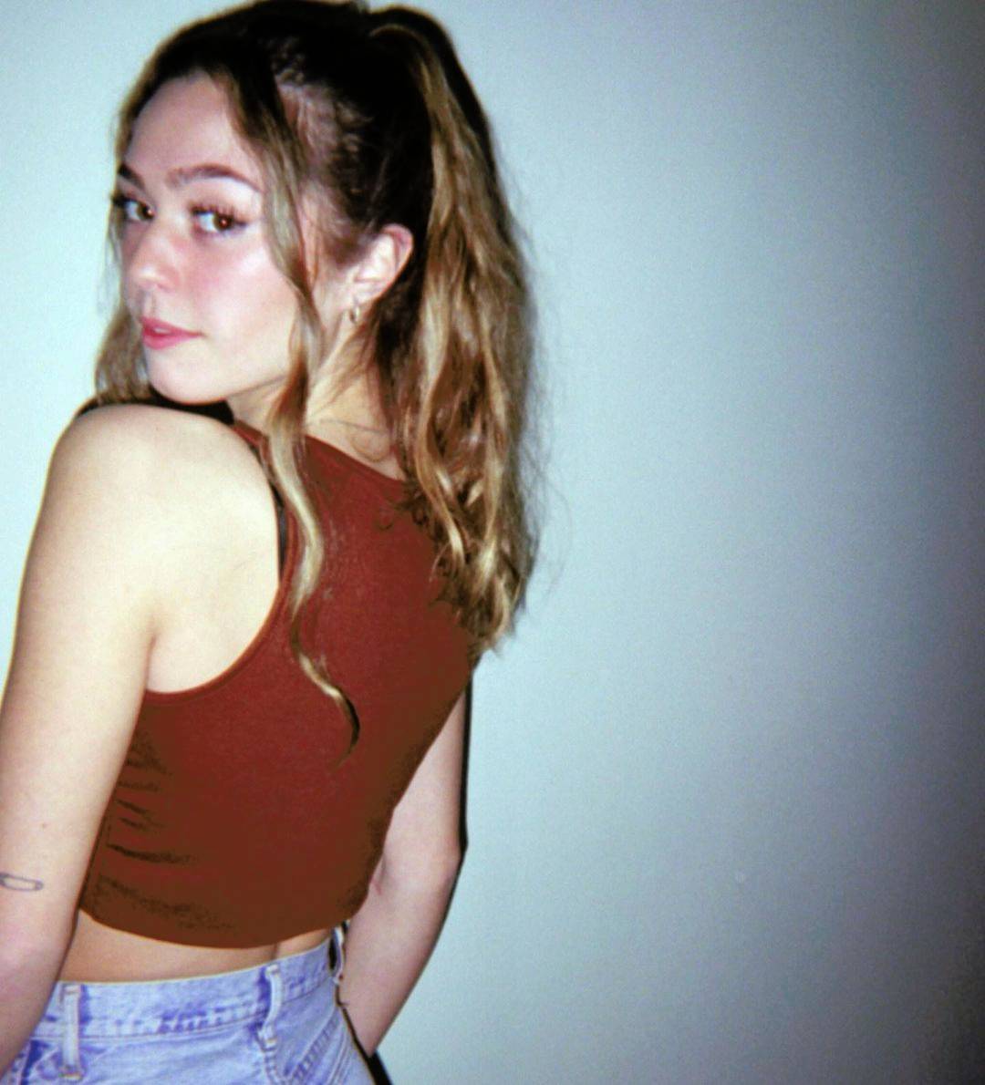 Chloe Lang | Scrolller