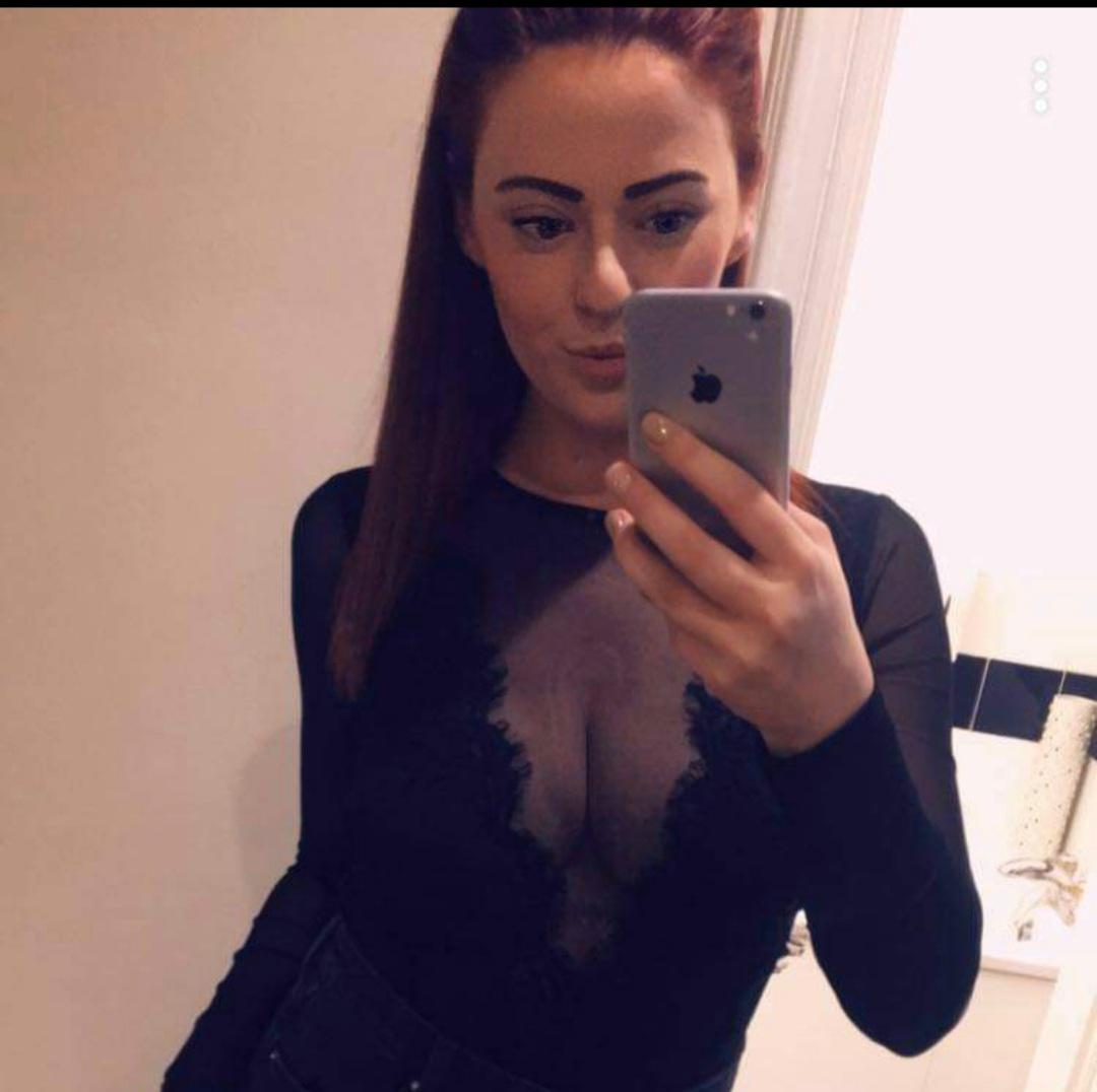 Chloe smith | Scrolller