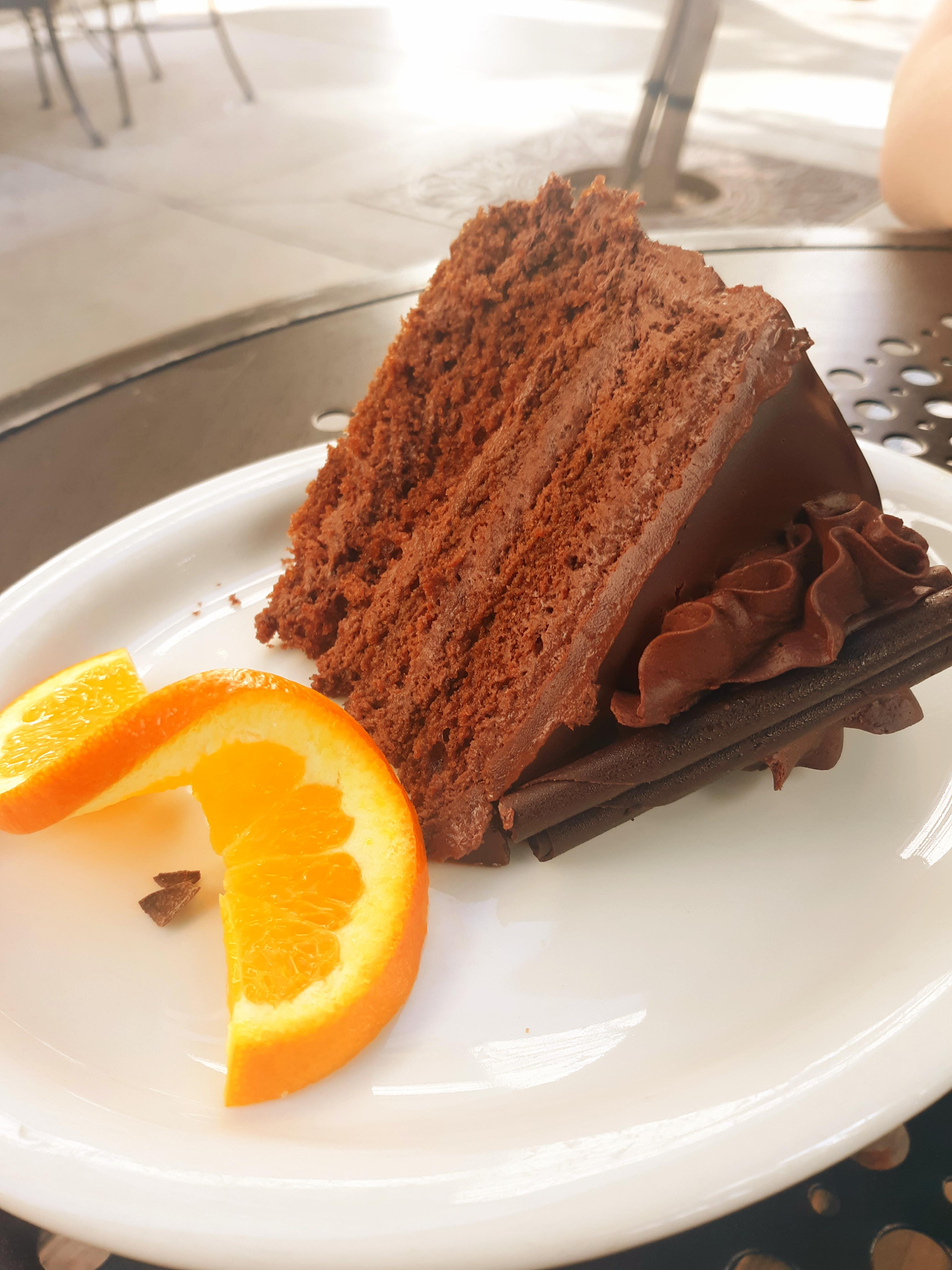 Chocolate Crown Cake | Scrolller