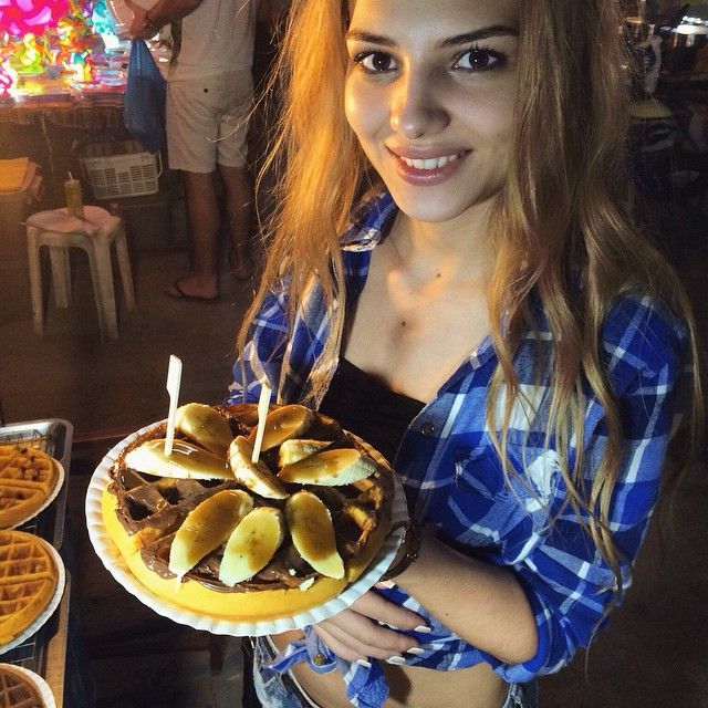 Chow Time | Scrolller