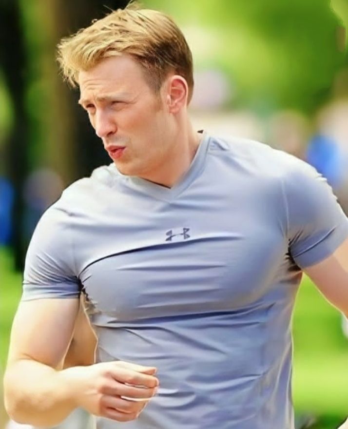 Chris Evans | Scrolller