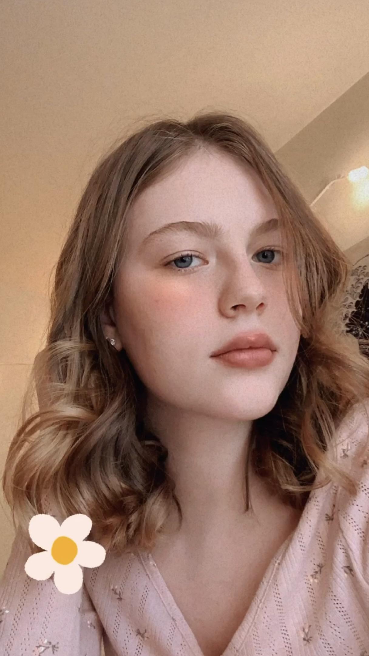 Christina | Scrolller