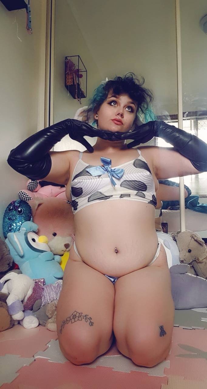 Mooo 🐄🌷 help me with these milkers sir? | Scrolller