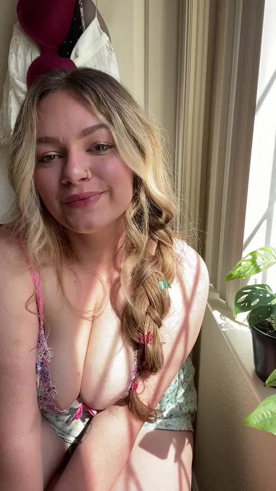 Chubby mom of 3, let’s make it mom of 4? | Scrolller