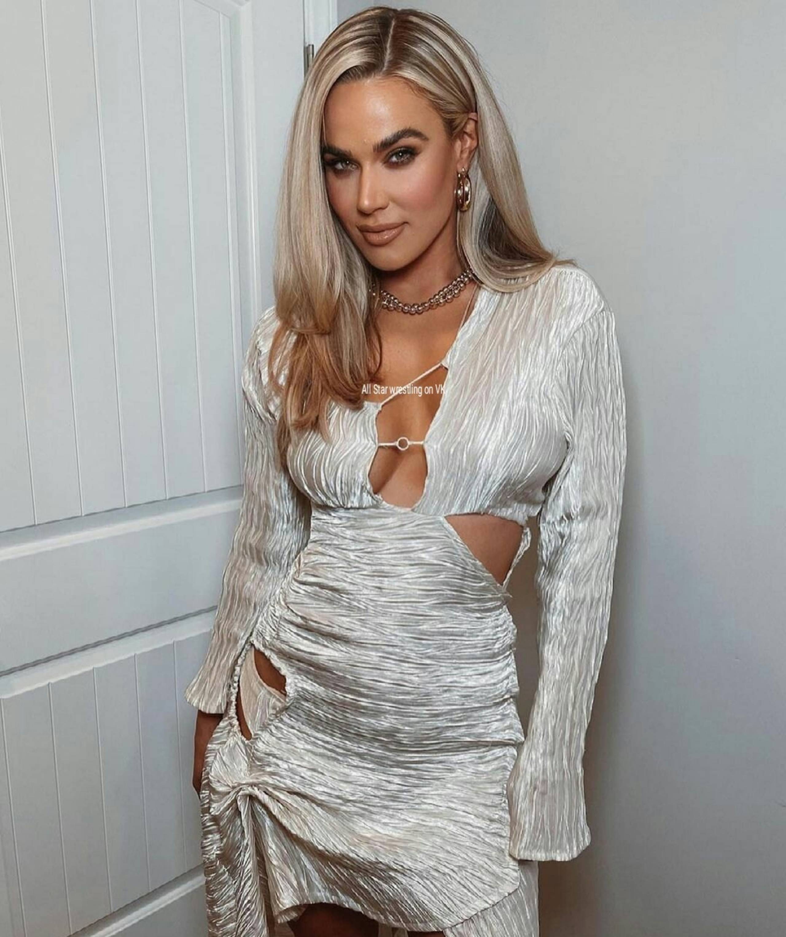 CJ Perry | Scrolller