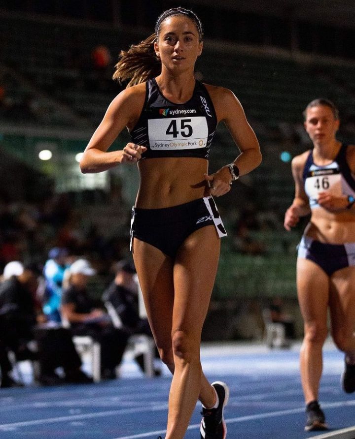 Clara Smith | Scrolller