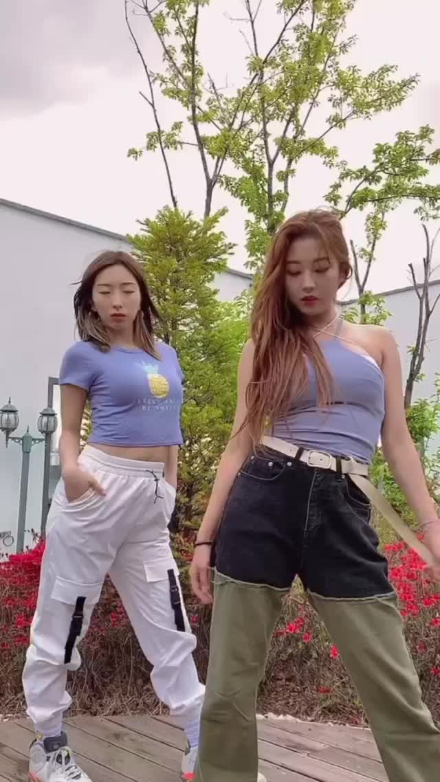 CLC Seungyeon Hot Dance | Scrolller