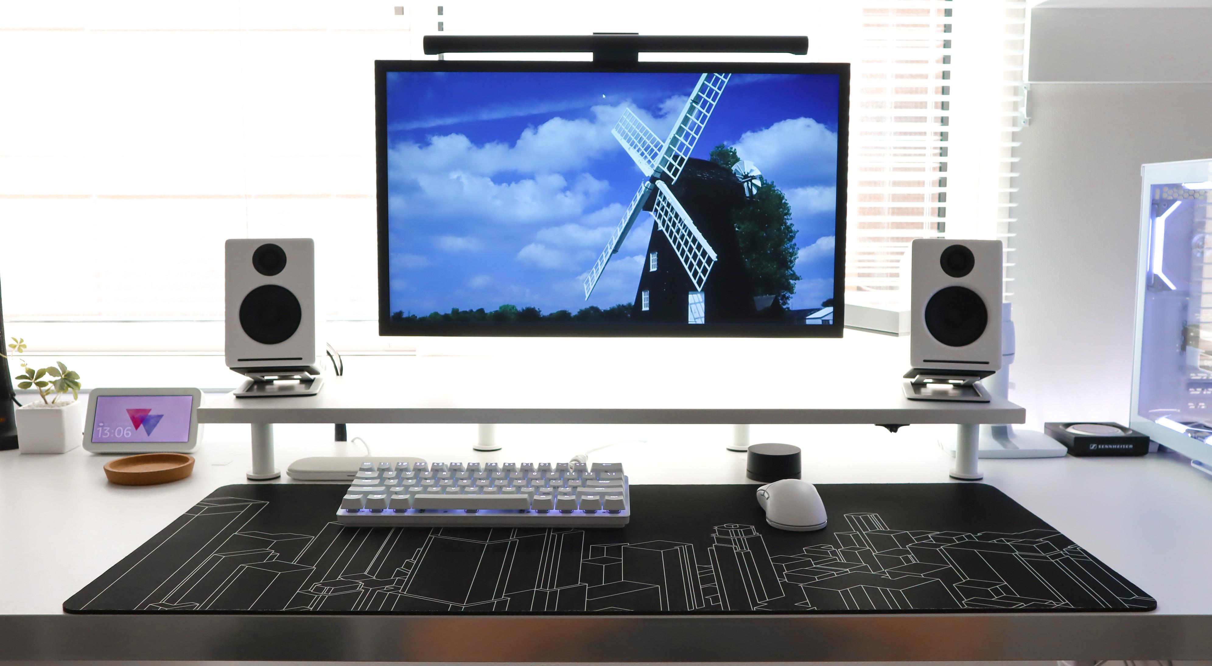 Clean Setup. | Scrolller