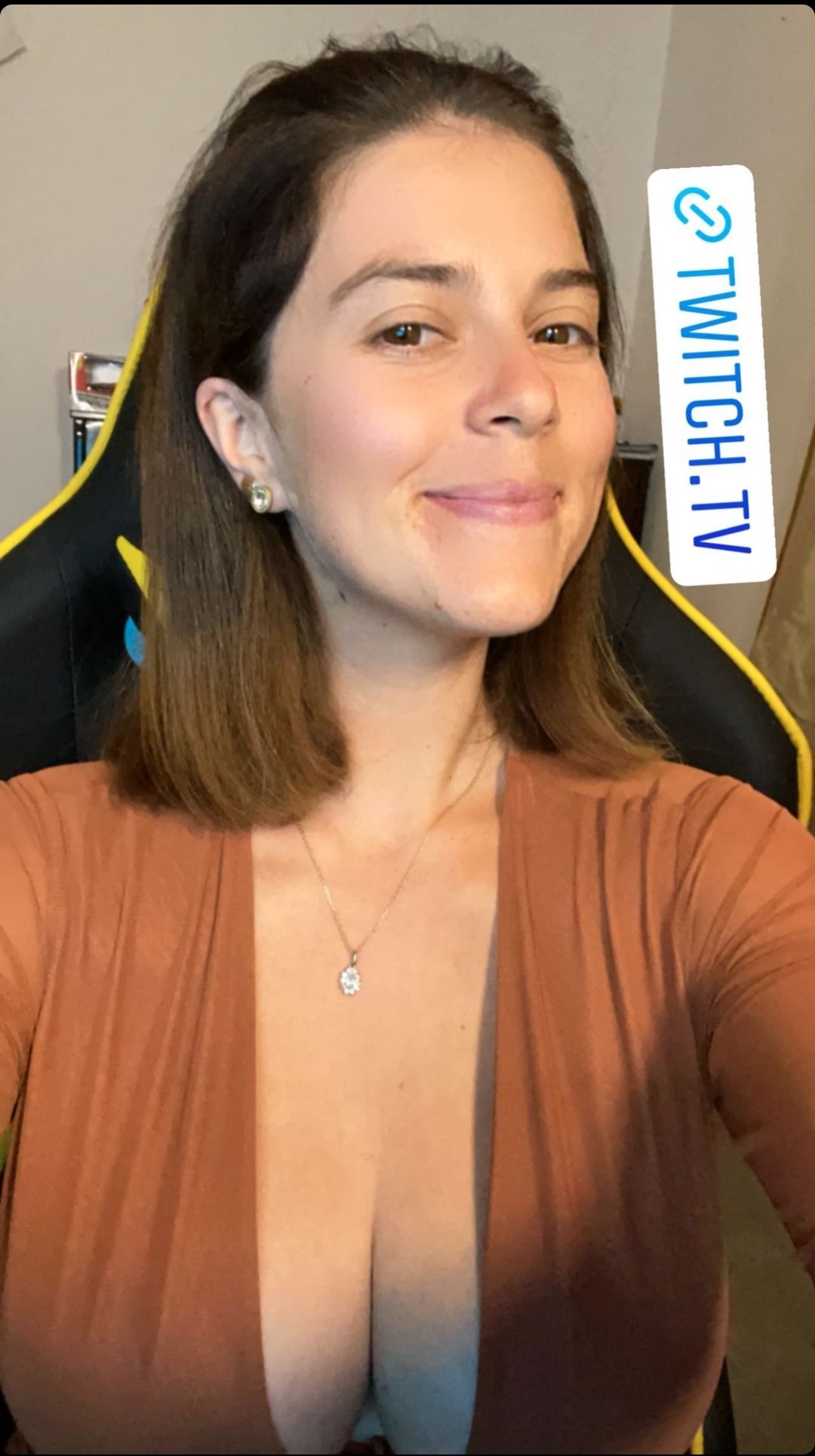 Cleavage | Scrolller