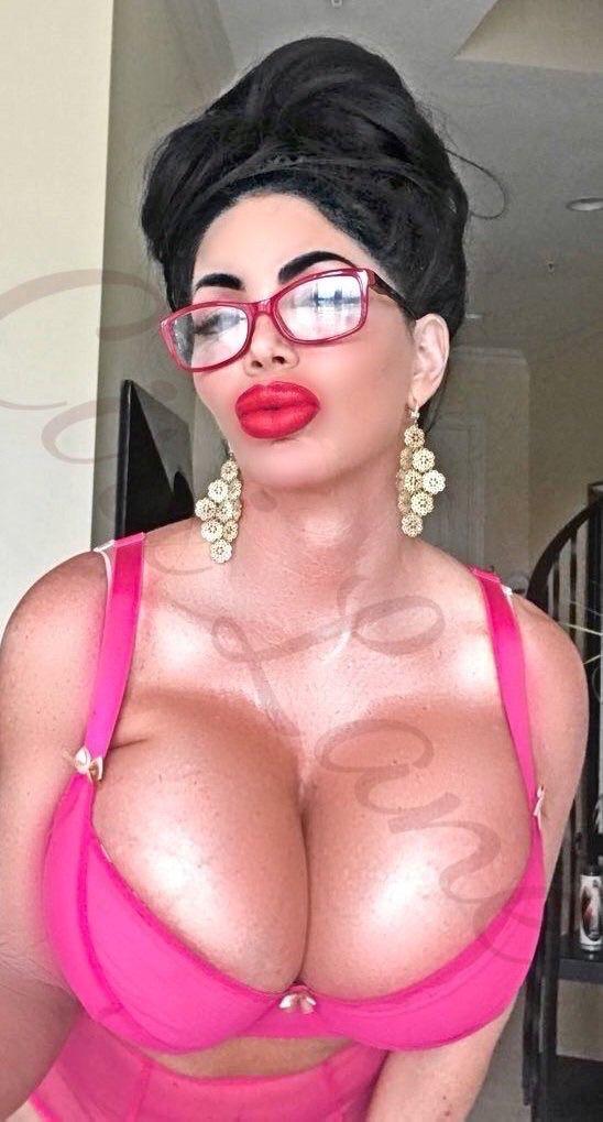 Cleavage | Scrolller