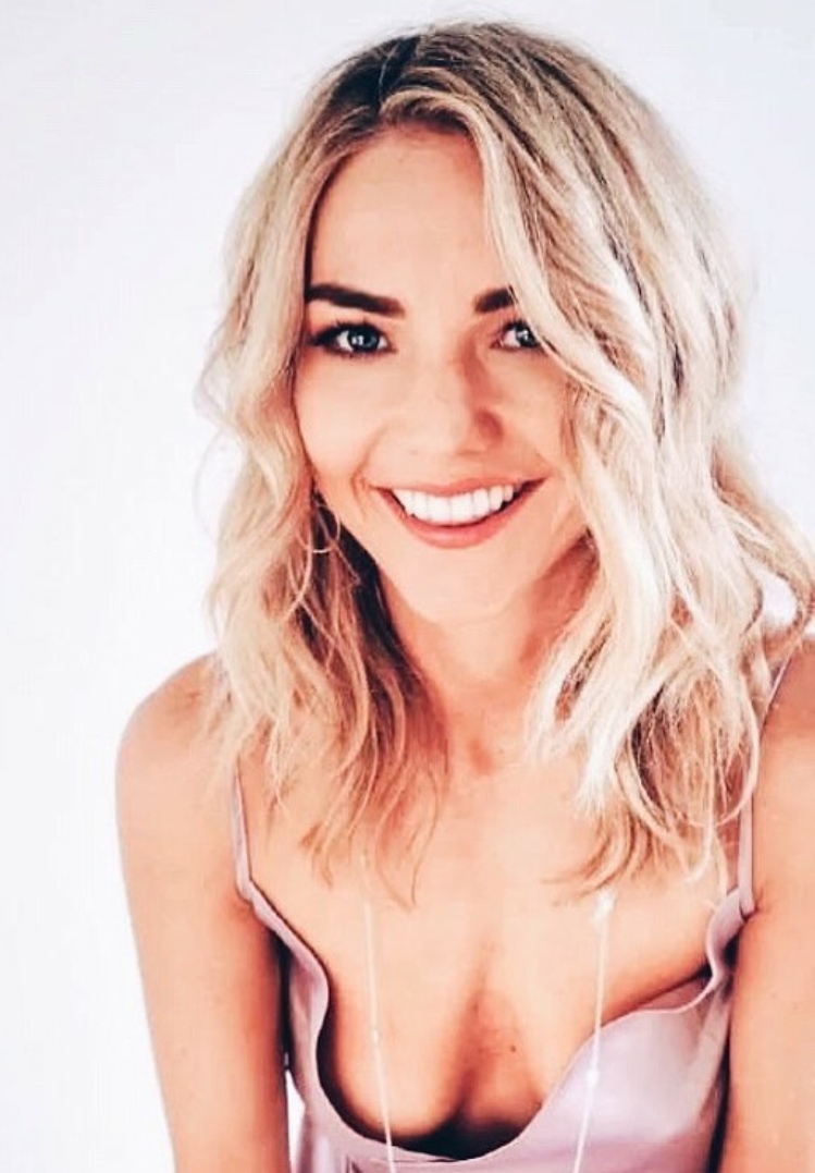 Cleavage Goals | Scrolller