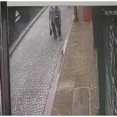 Close call | Scrolller