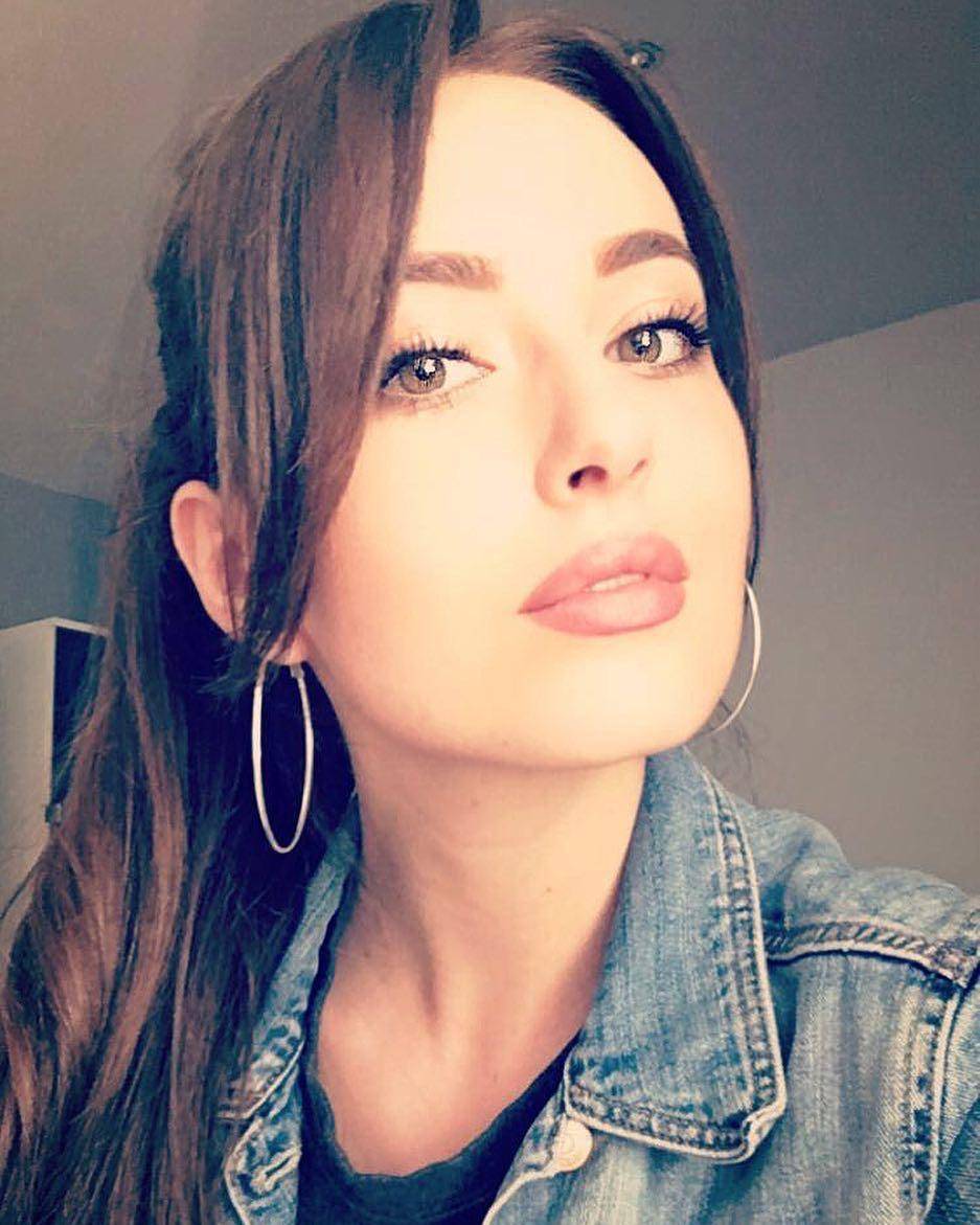 Close Up | Scrolller