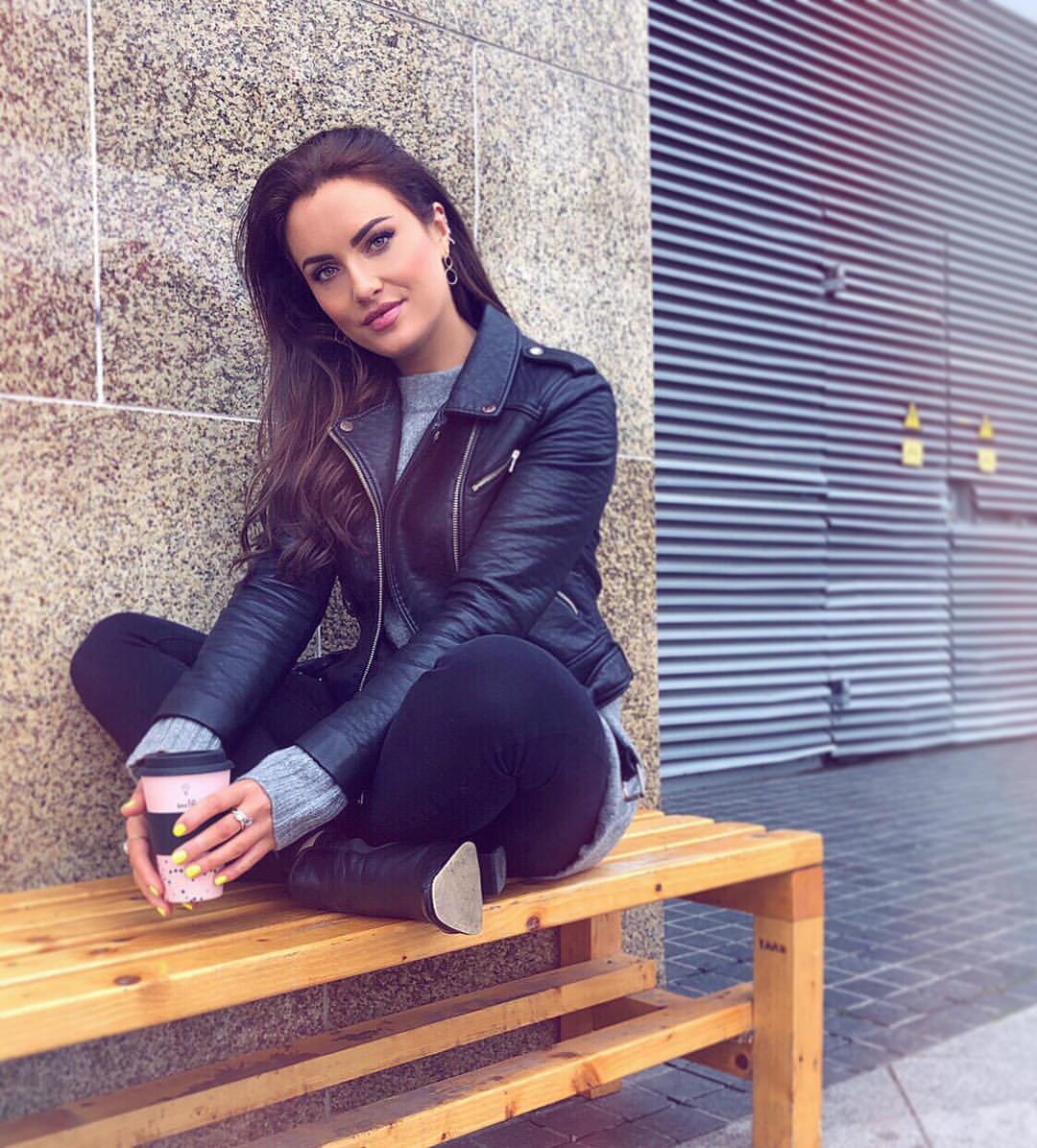 Coffee break | Scrolller