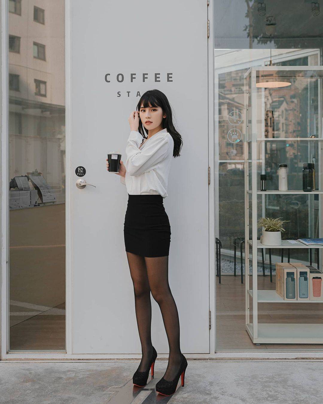 Coffee break | Scrolller