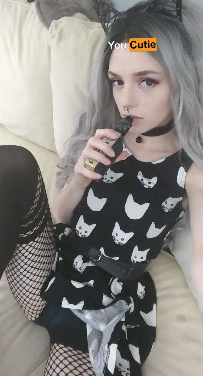 Come Cuddle With Me 3 🖤🦇💀👽 Scrolller