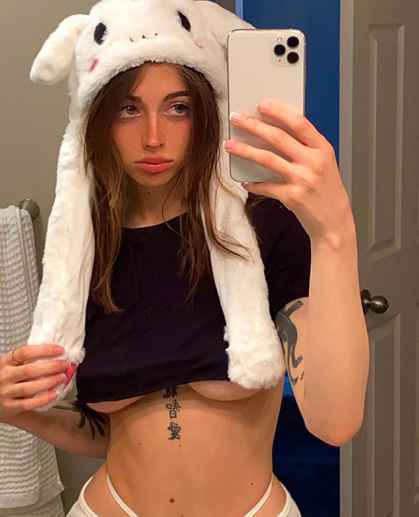 come cuddle with me baby | Scrolller