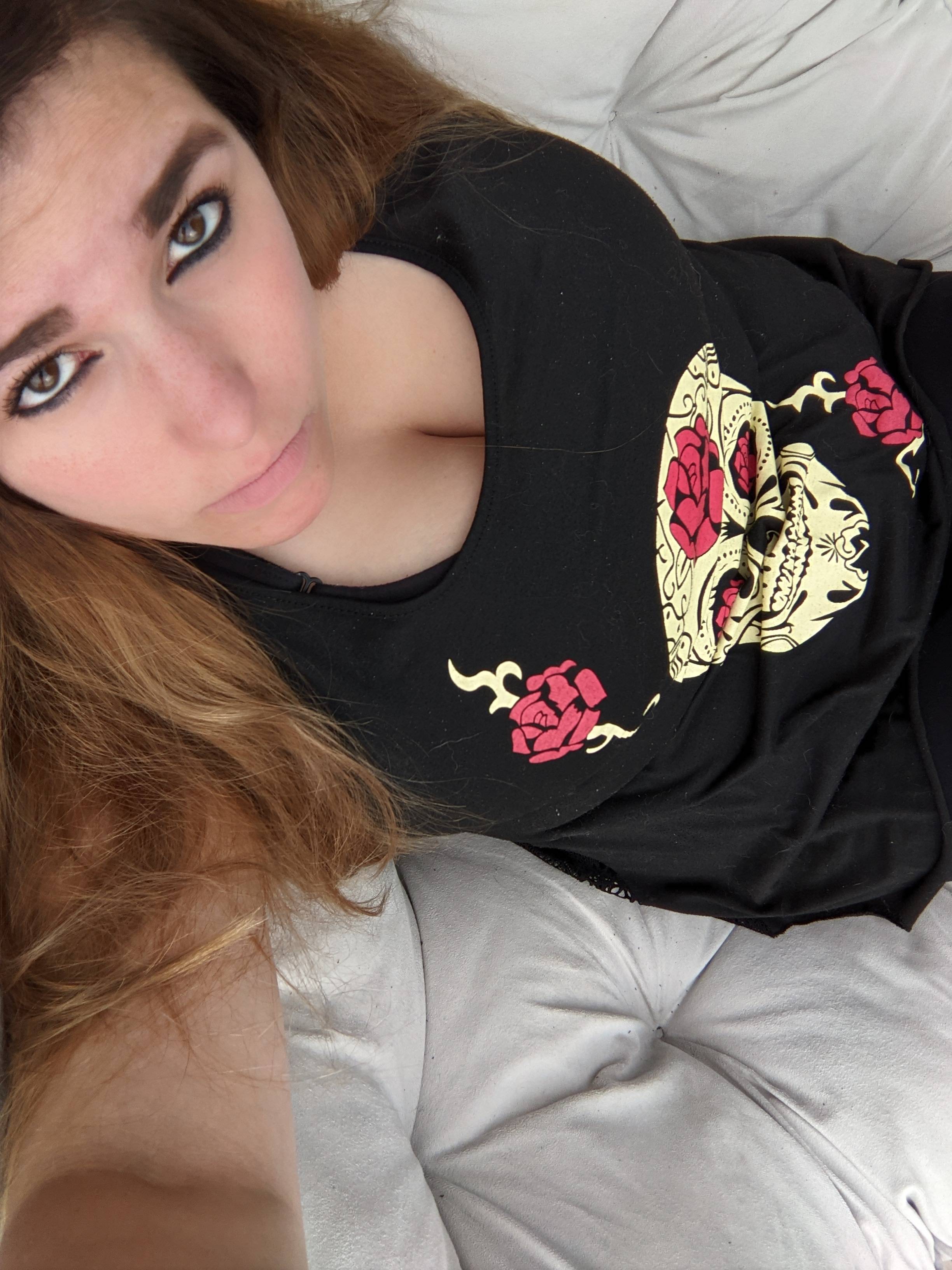 Come hang with me while I smoke 💨 | Scrolller