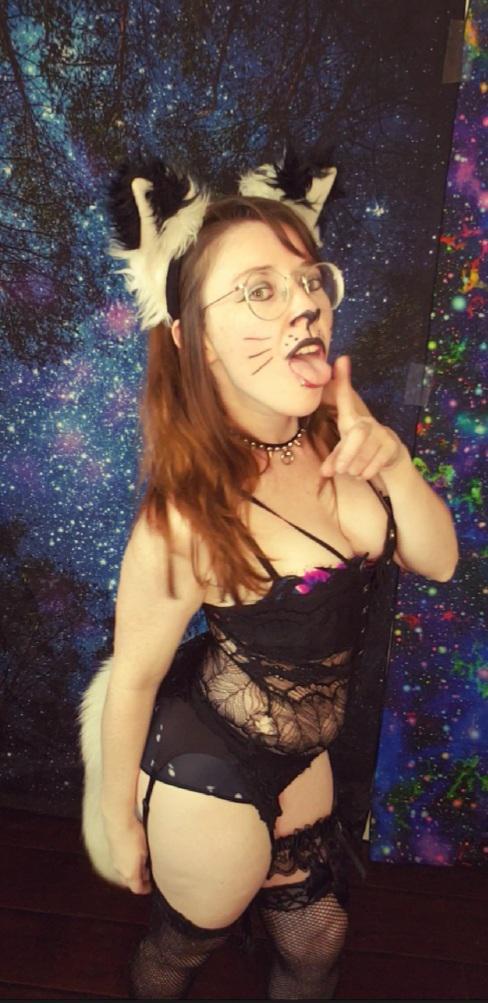 Come here, Kitty Kitty 💋💦 | Scrolller