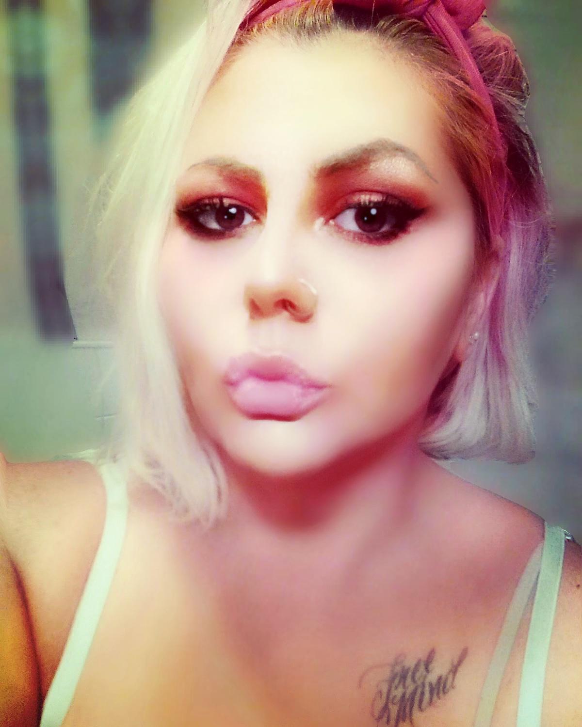 Come to my window 😉 | Scrolller