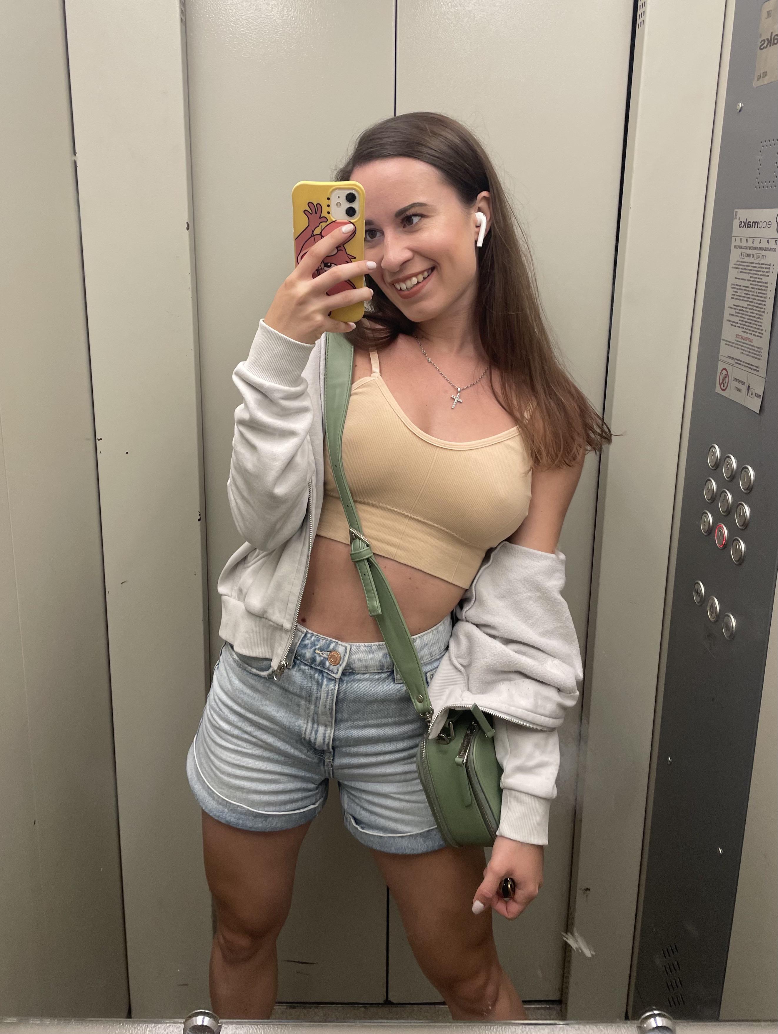 Smiley 😊 27f | Scrolller