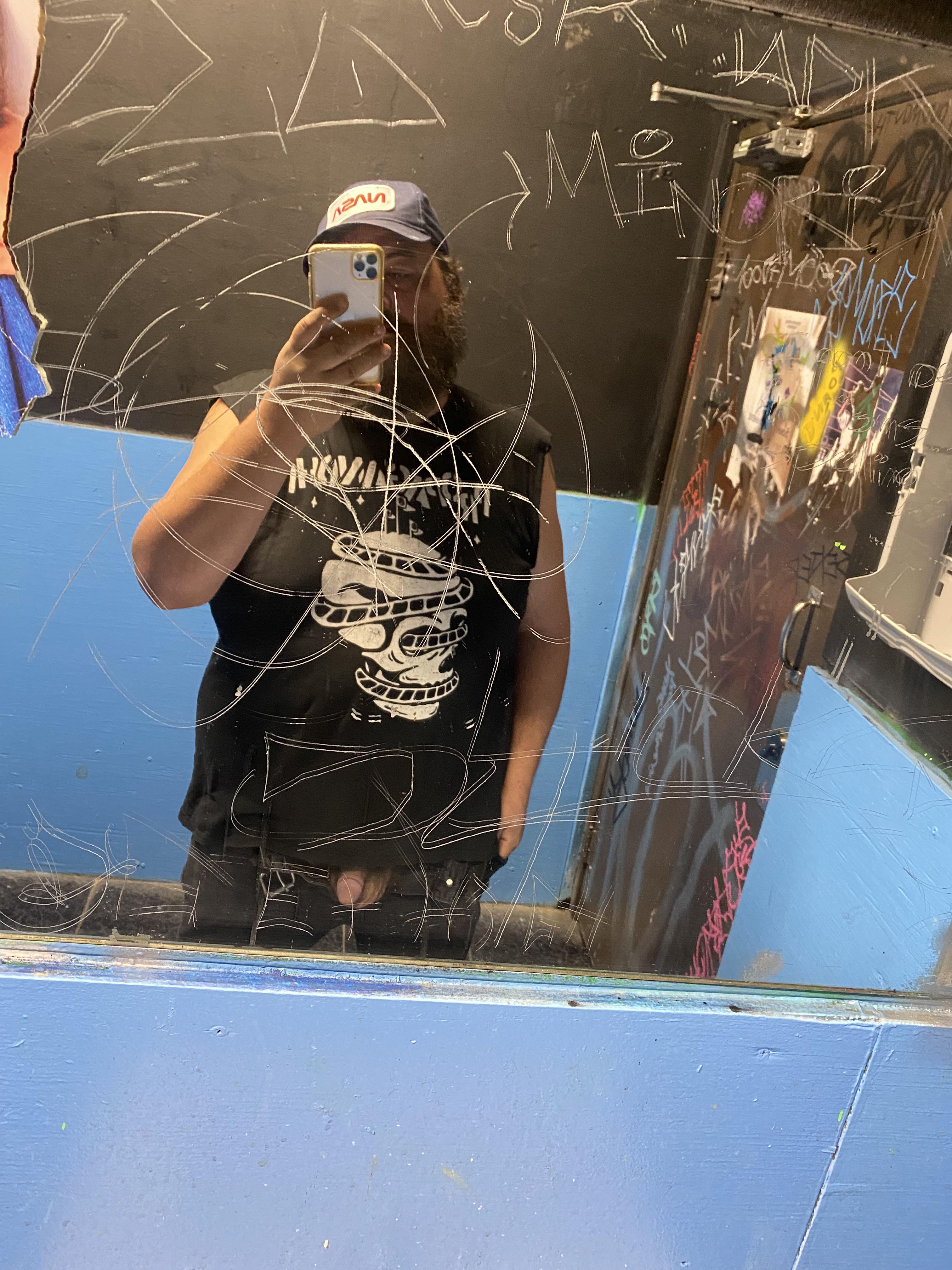 Commando peek | Scrolller