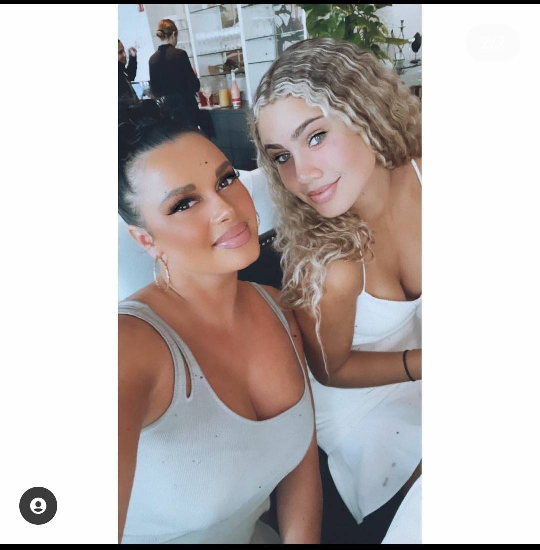 Comparing cleavage | Scrolller